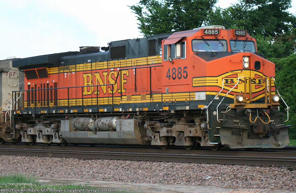BNSF 4885